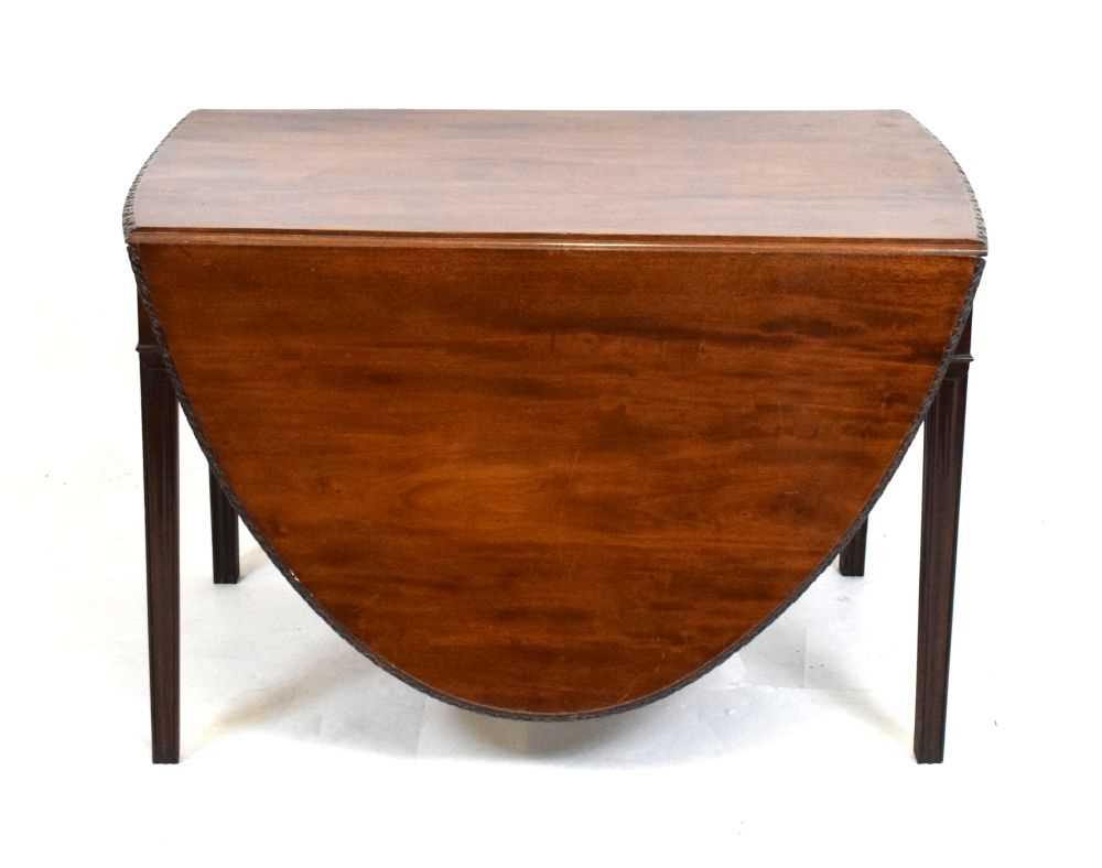 Lot 511 - Mahogany drop-leaf table