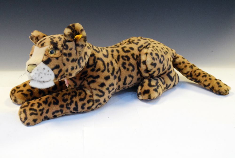 Lot 240 - Steiff Leopard 064036
