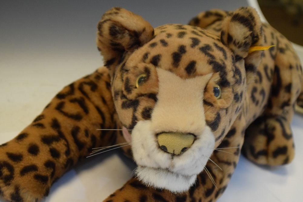 Lot 240 - Steiff Leopard 064036