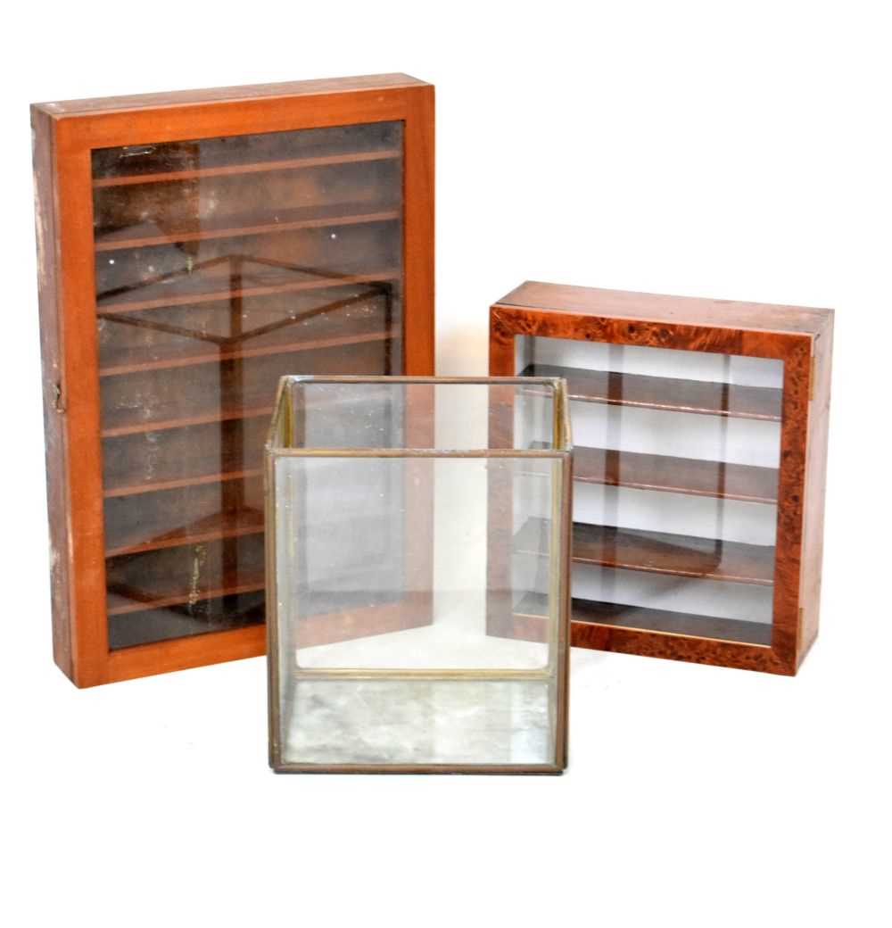 Lot 565 - Three table top display cabinets