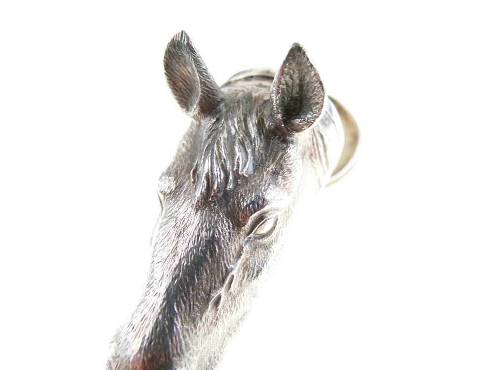 Lot 114 - Cast silver horse head pill box