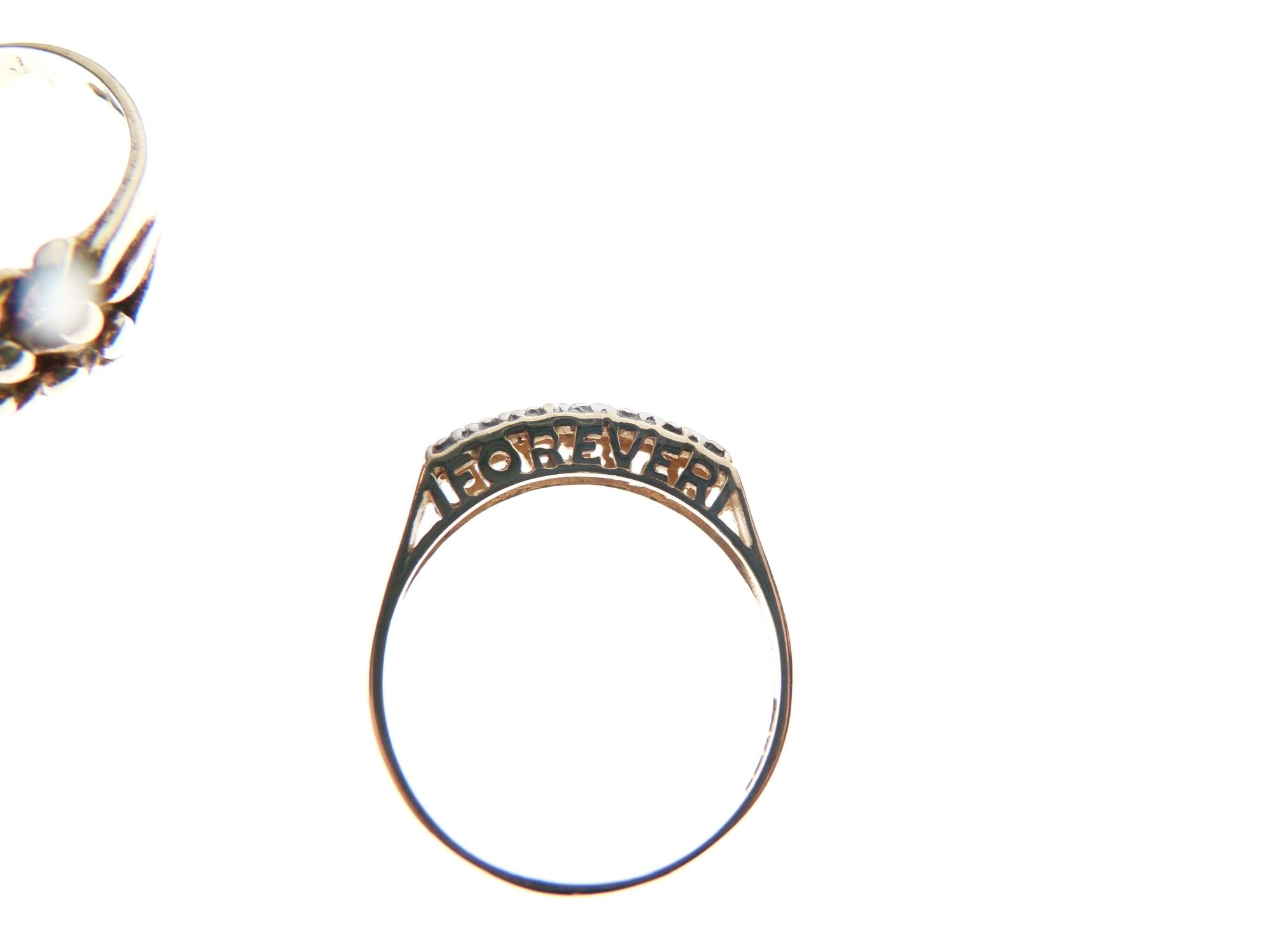 Lot 32 - Two 9ct gold rings