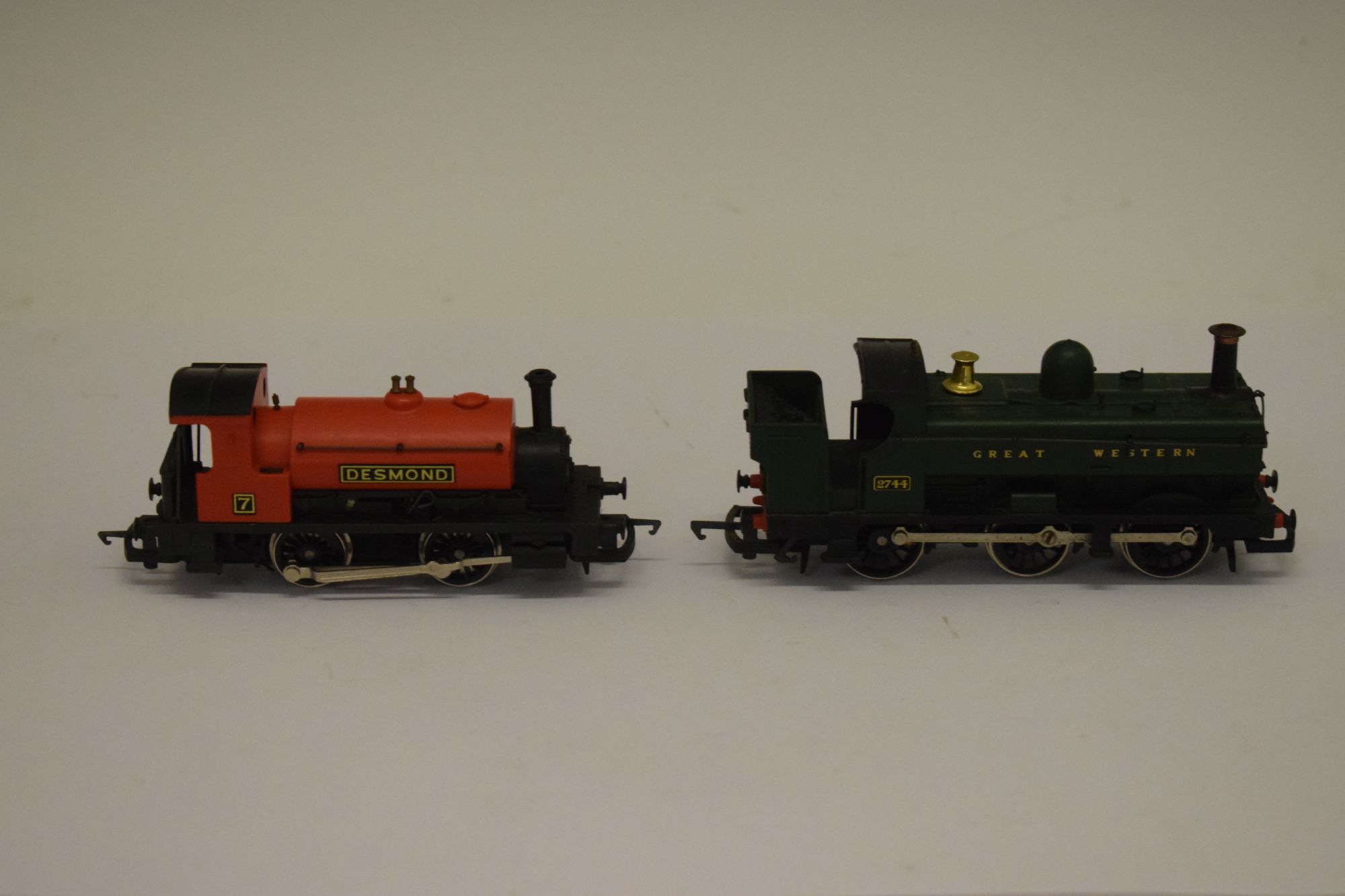 Lot 244 - Group of loose Hornby 00 gauge railway train