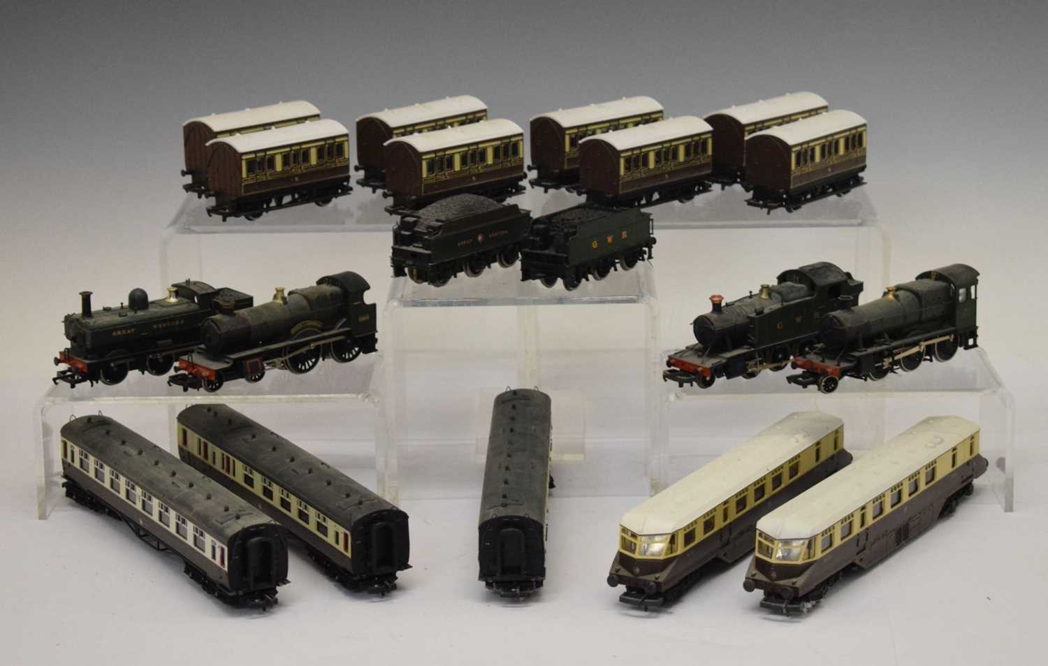 Lot 309 - Quantity of 00 gauge railway trainset