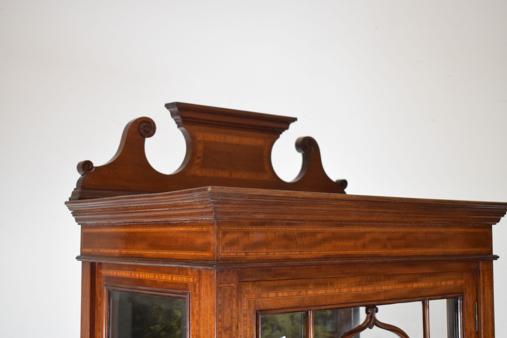 Lot 540 - Inlaid glass cabinet