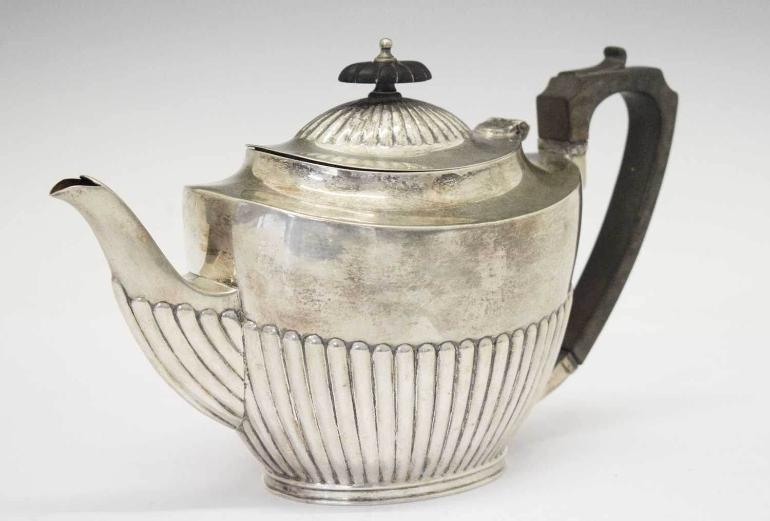 Lot 144 - Edwardian silver tea pot