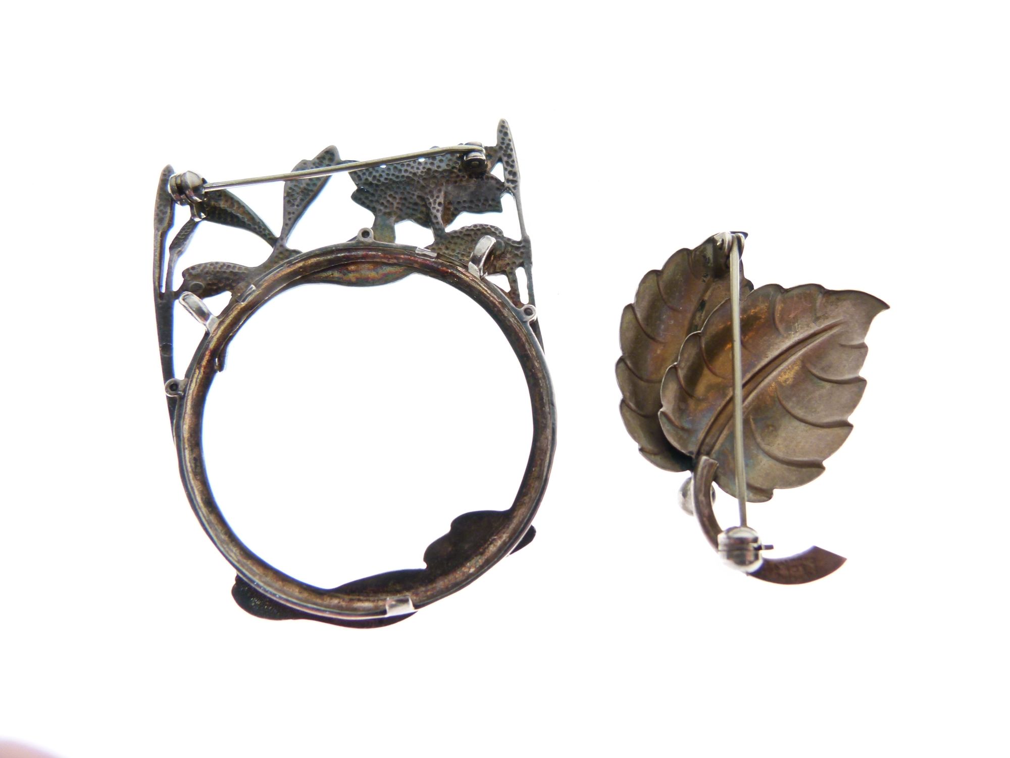 Lot 92 - Pat Cheney Art Nouveau design brooch and S.