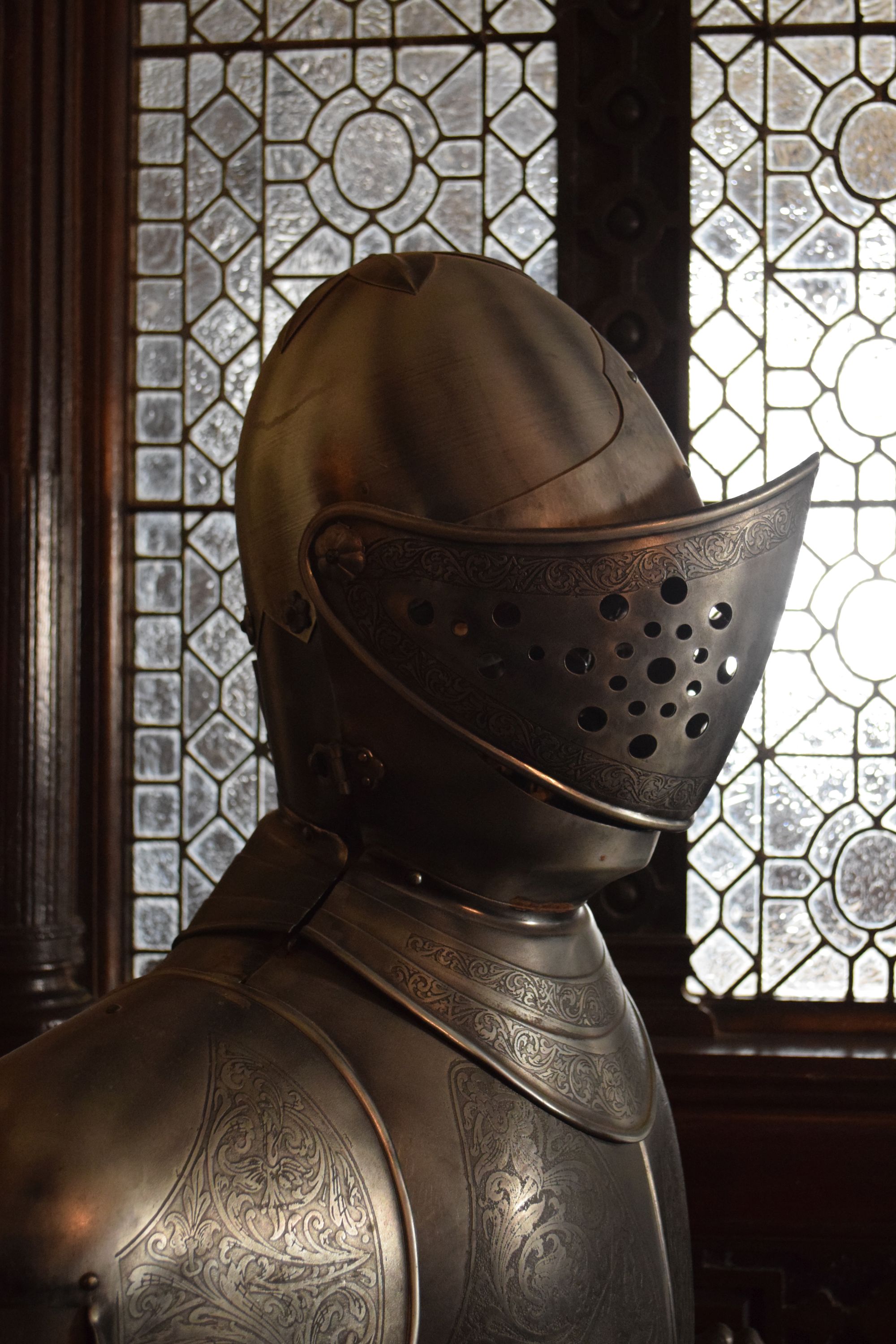 Lot 35 - Replica Spanish suit of armour