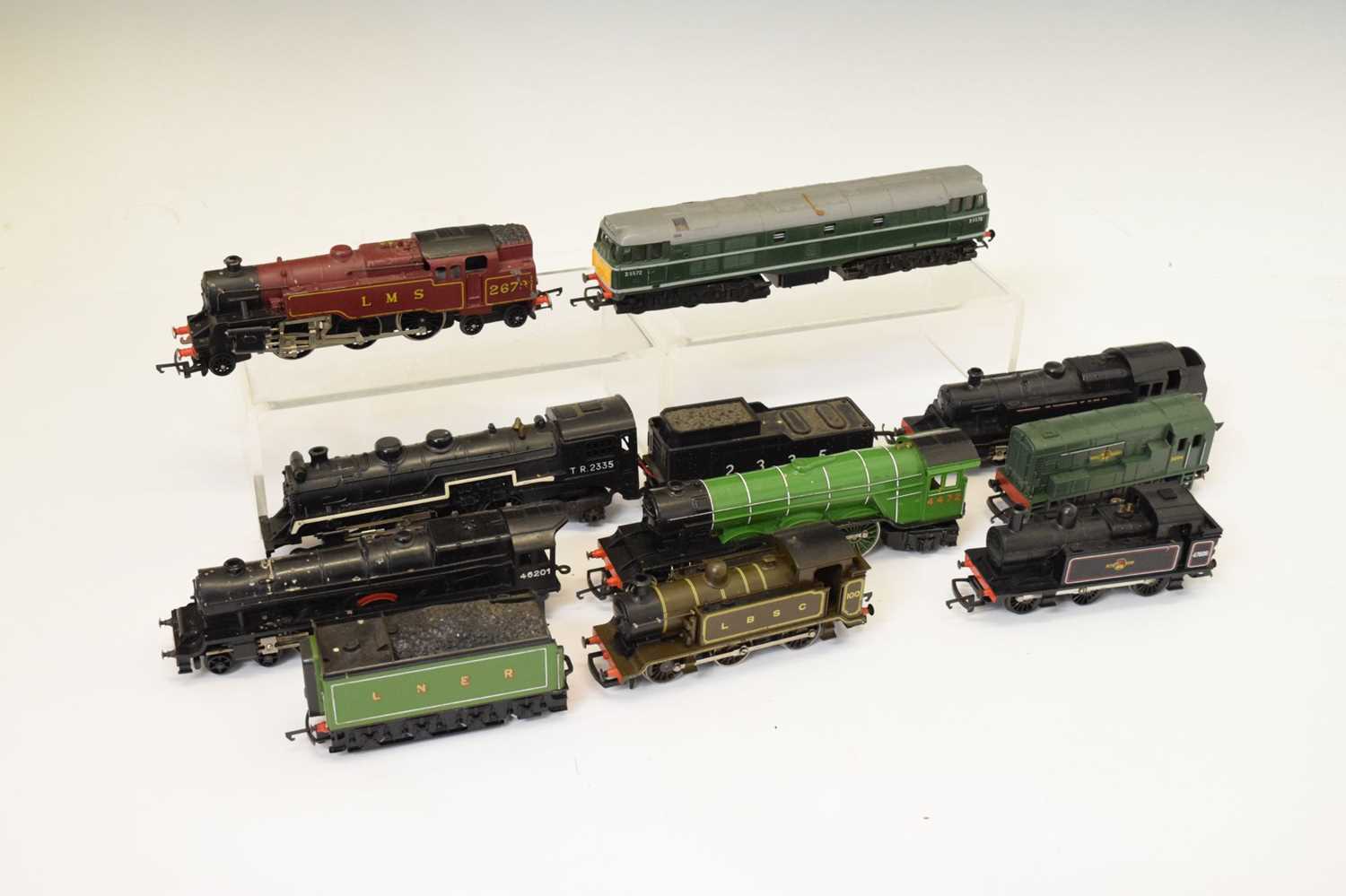 Lot 343 - Mixed group of 00 gauge railway train set