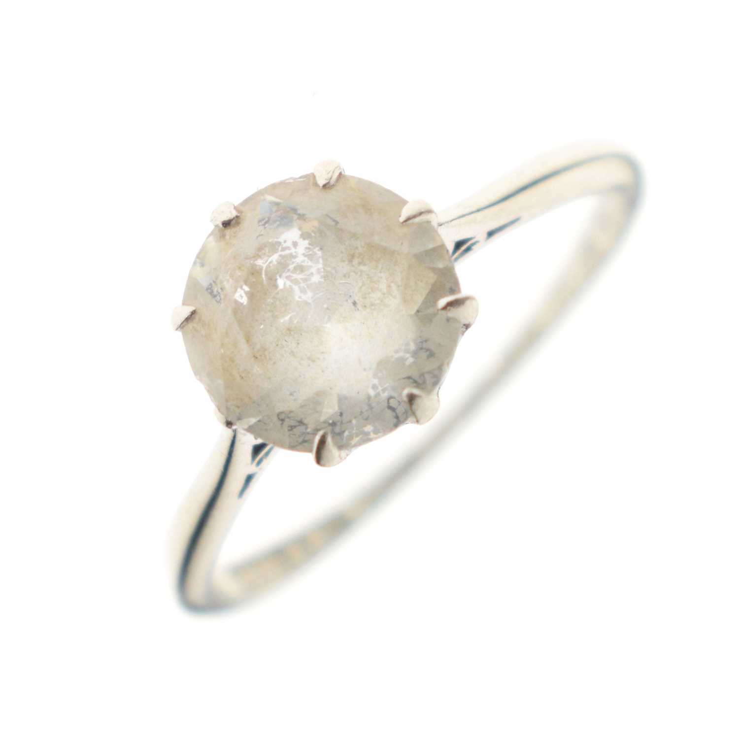Lot 25 - Single stone ring