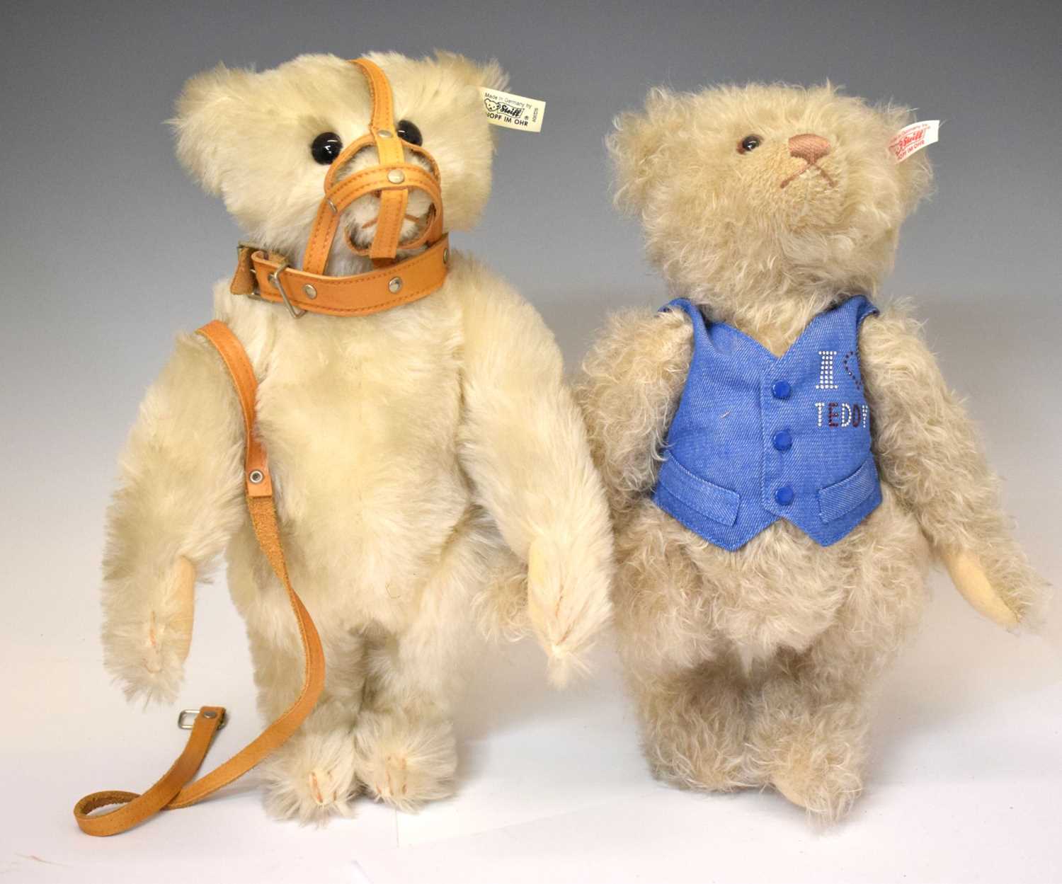 Lot 526 - Steiff - Limited edition 'Kristall Bear' and