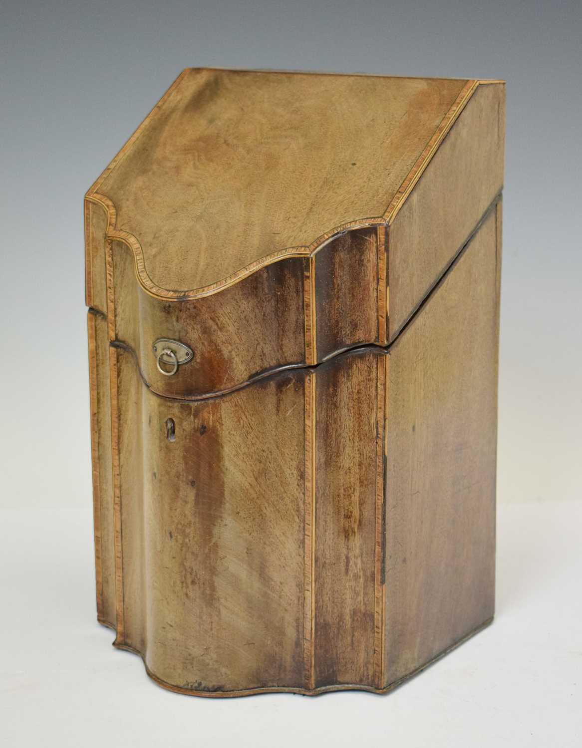 Lot 315 - George III inlaid and cross-banded mahogany