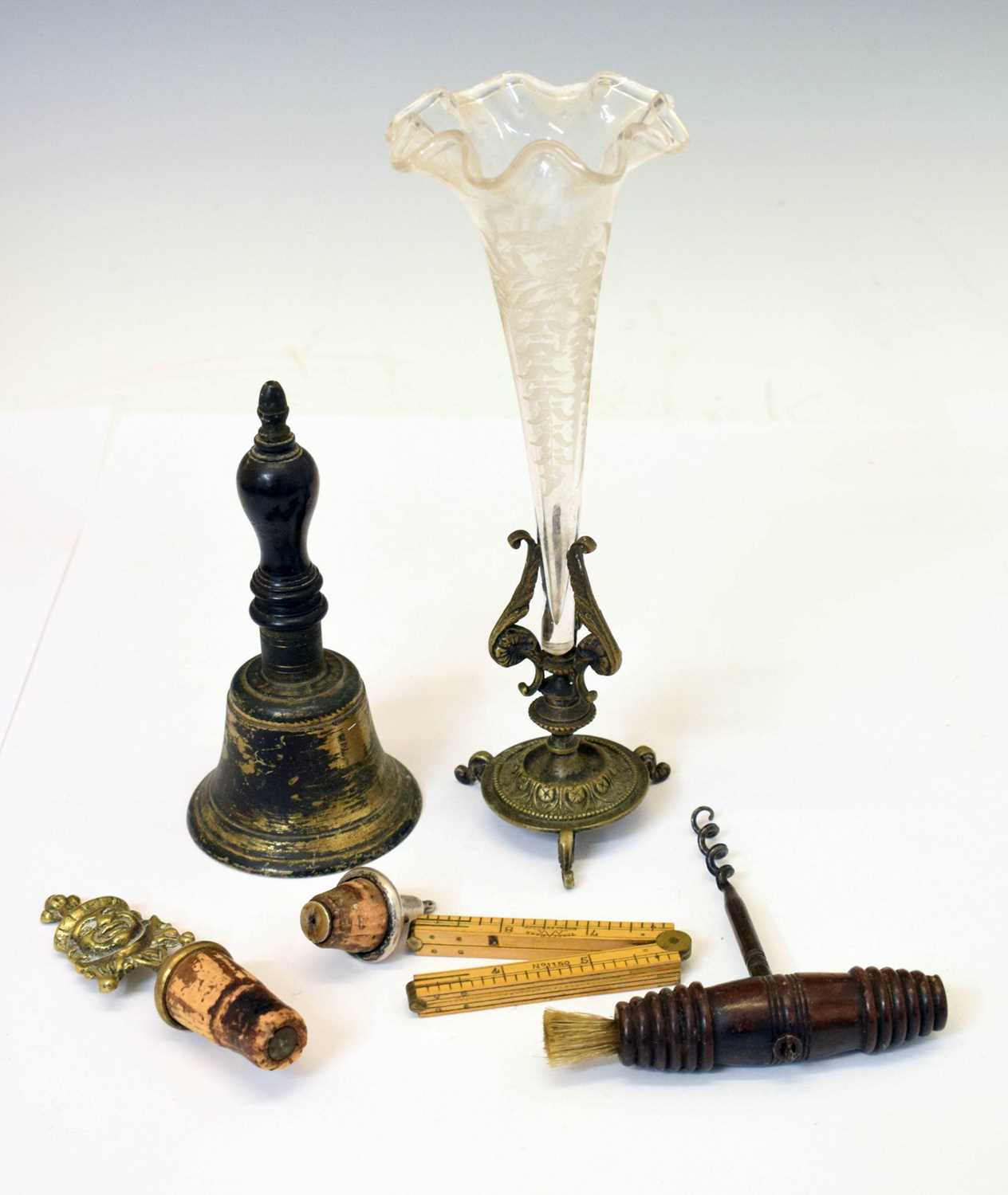 Lot 331 - Small group of collectables