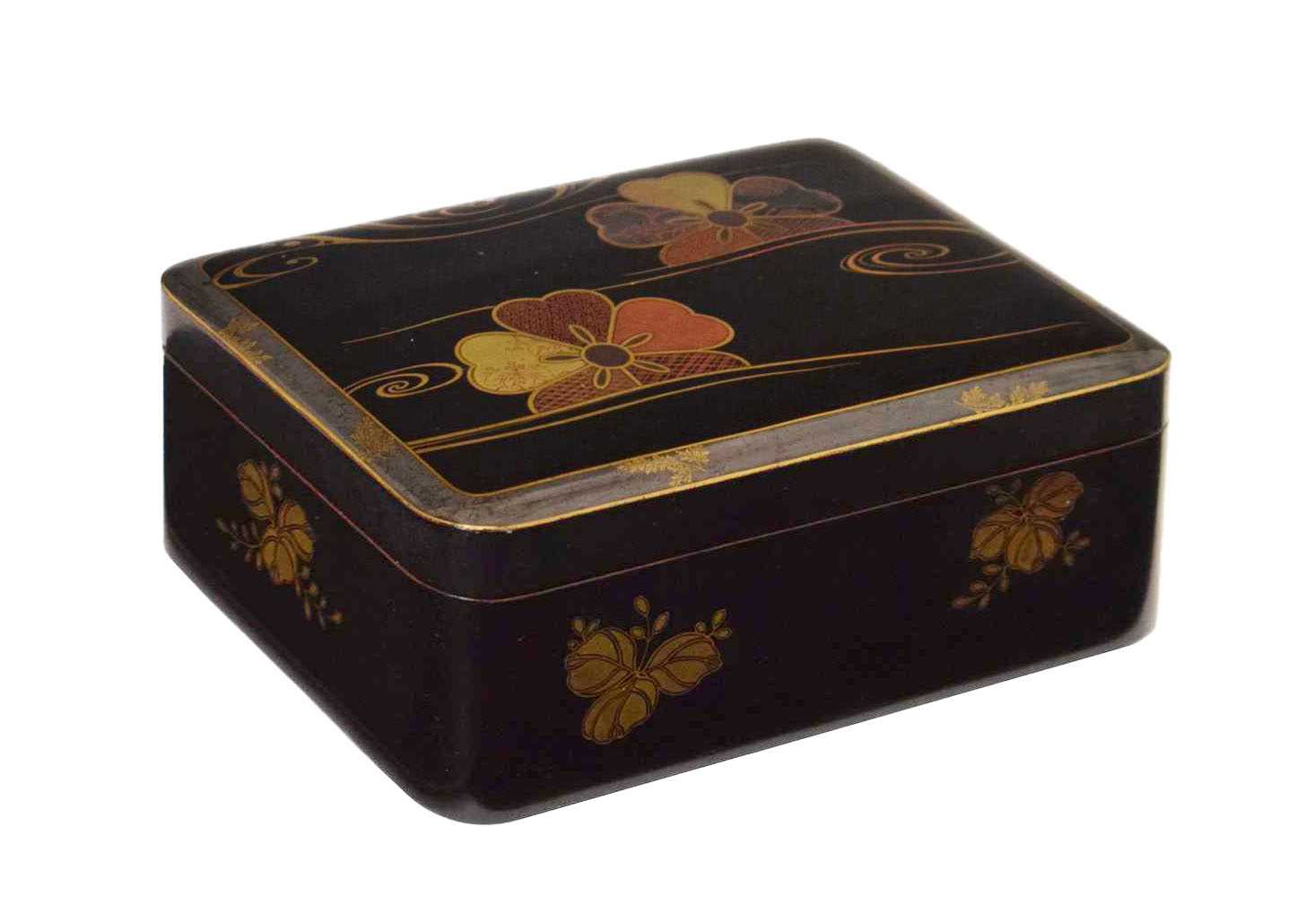 Lot 673 - Japanese black lacquer box