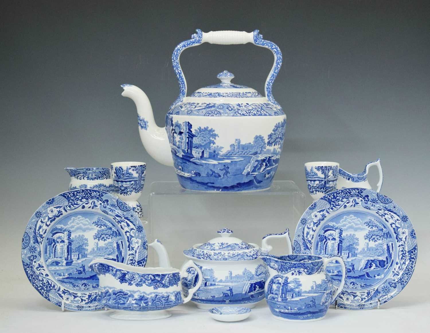 Lot 591 - Group of Spode Italian pattern tea wares,