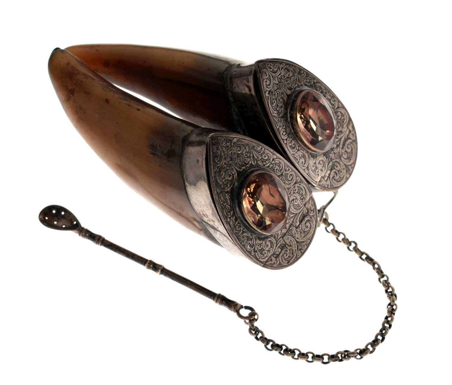 Lot 160 - Victorian deer hoof double snuff box