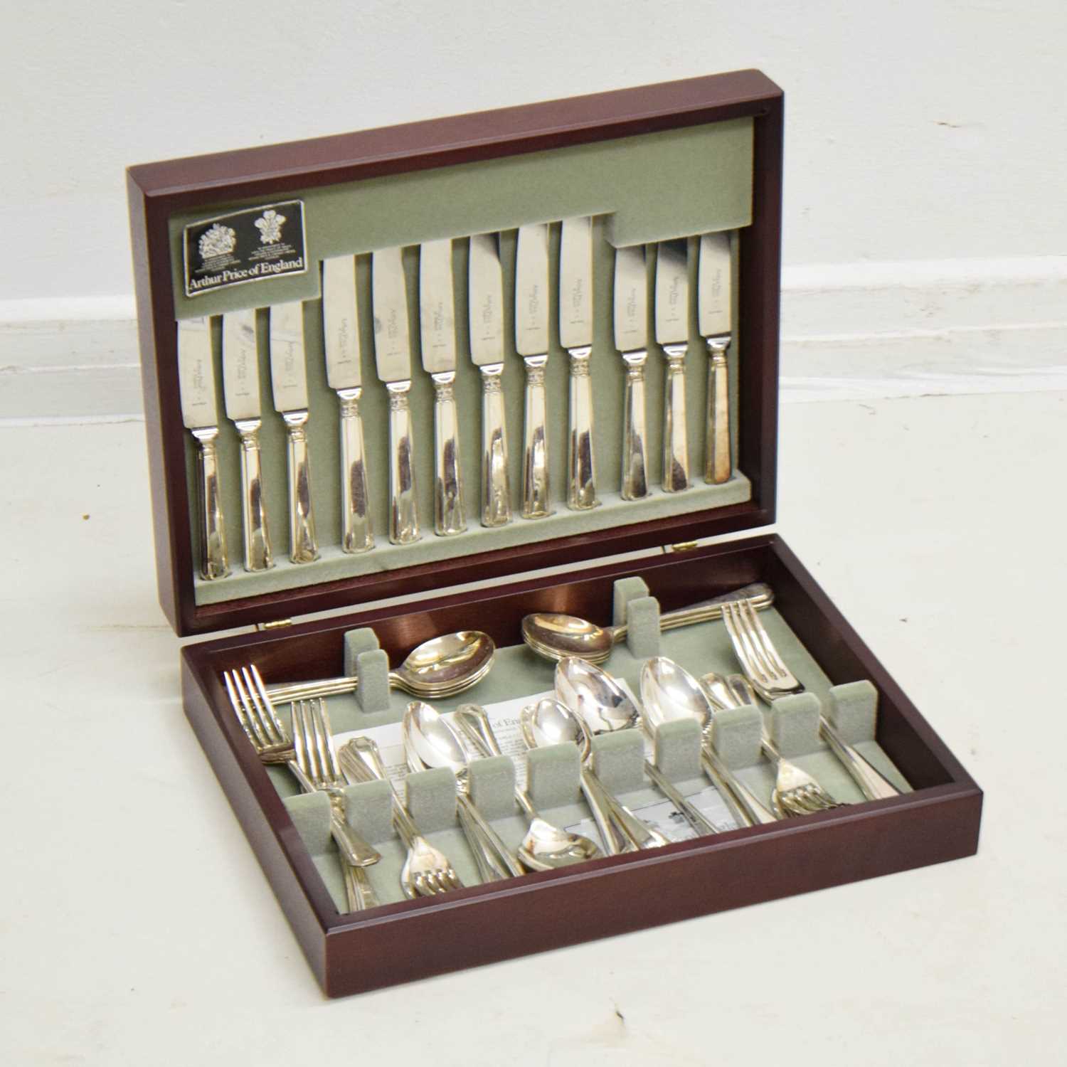 Lot 393 - Canteen of Arthur Price silver plated