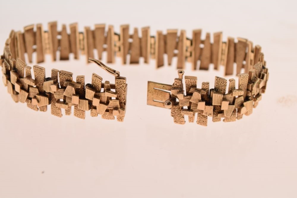 Lot 55 - 9ct gold Modernist bracelet, by David