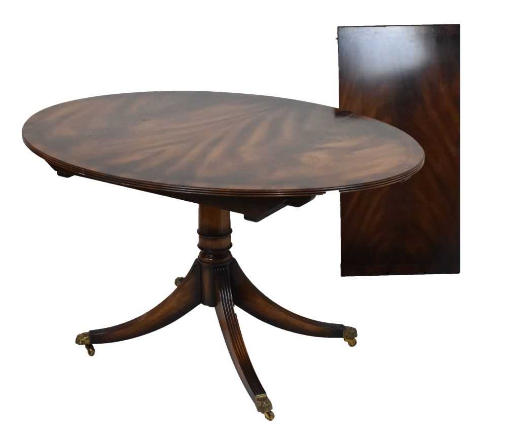 Lot 527 - Reproduction dining suite