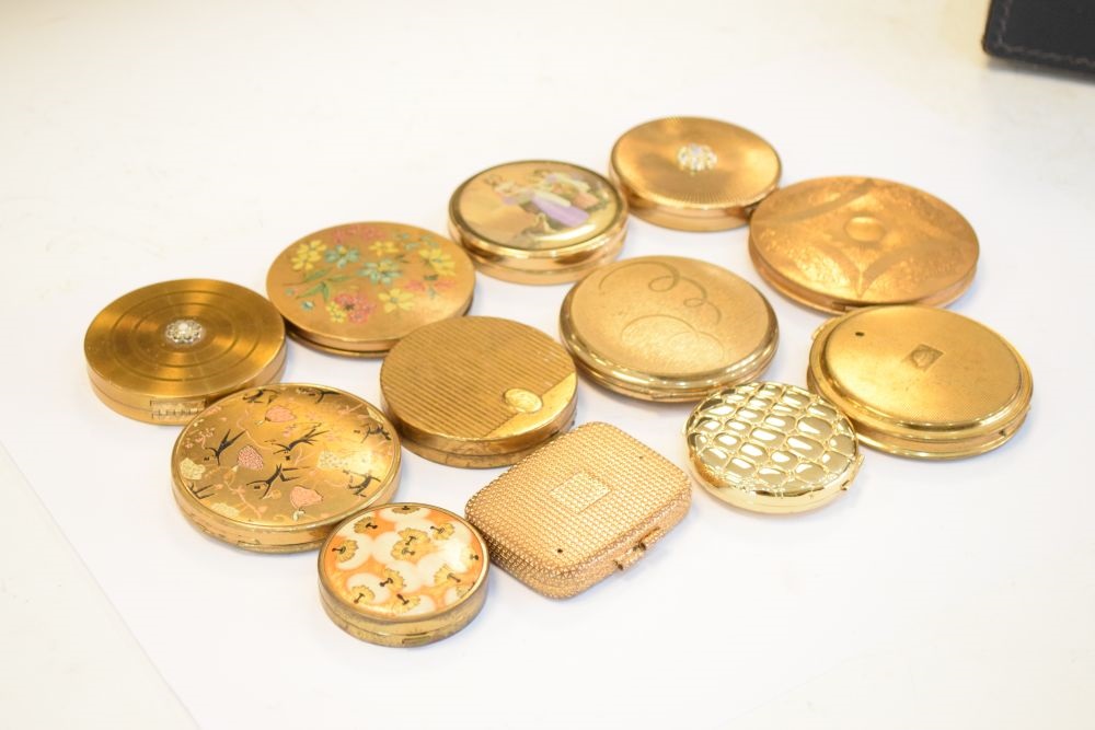 Lot 310 - Collection of vintage compacts
