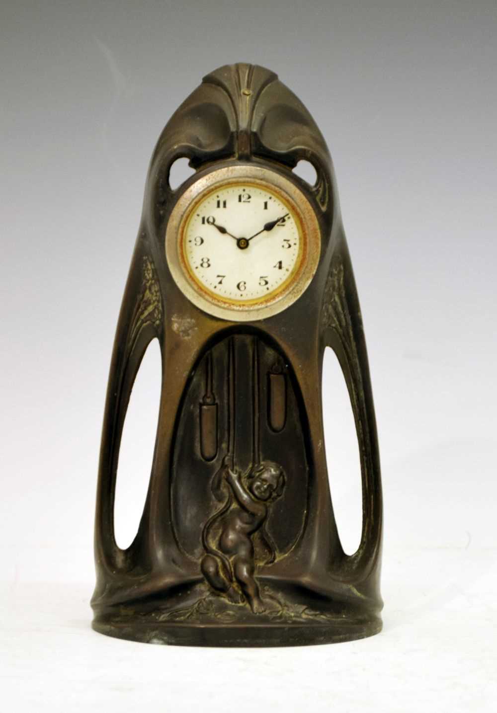 Lot 544 - Continental Art Nouveau spelter clock